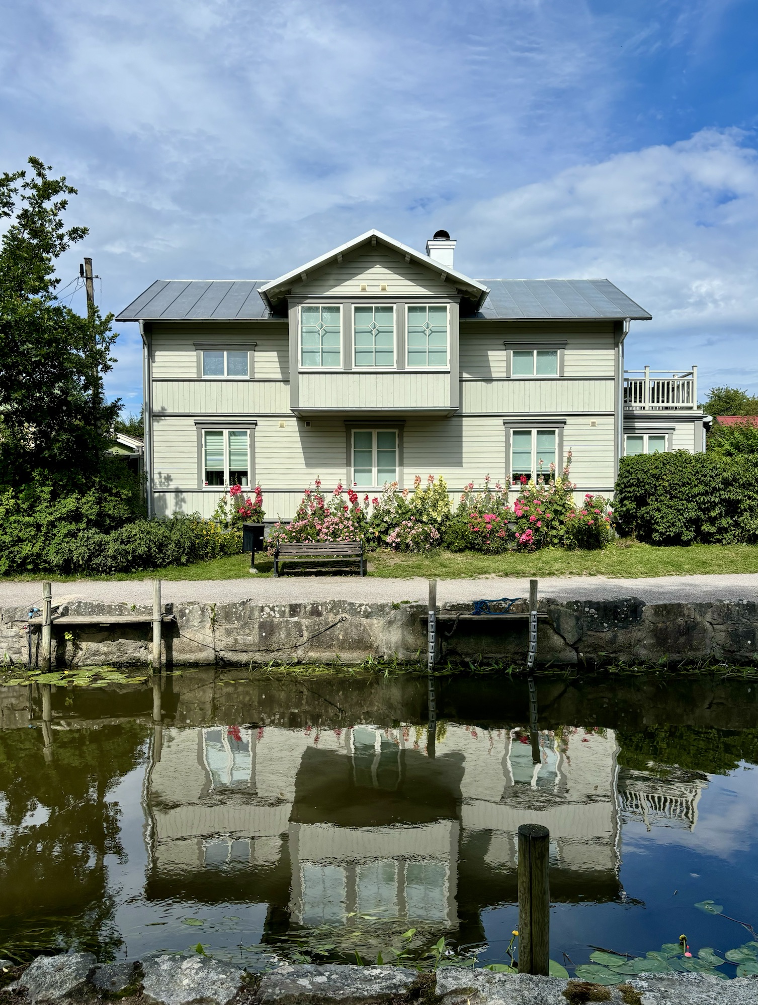 Trosa - Thoughtful Dane