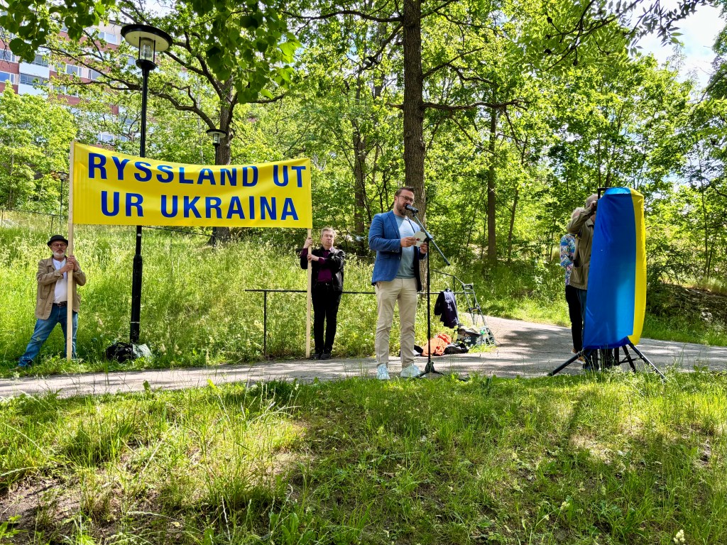 Russia out of Ukraine - Thoughtful Dane